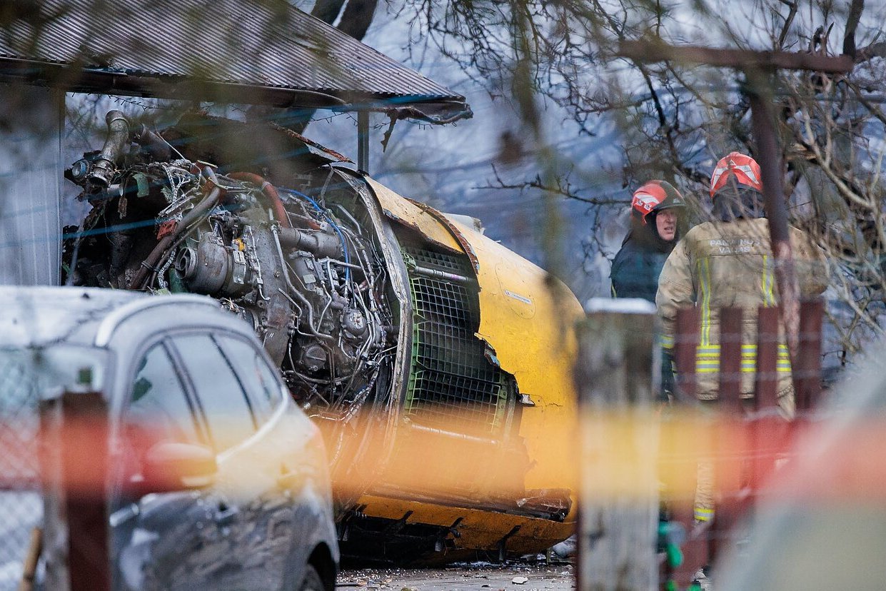 DHL Boeing 737-400 Cargo Plane Crashes Near Vilnius Airport