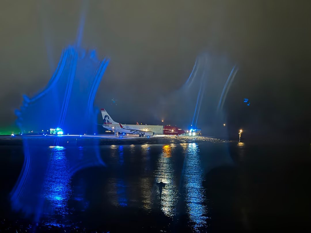 Norwegian Air Shuttle Boeing 737 Skids Off Runway, 50ft from Sea