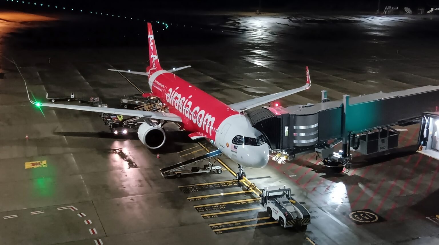 AirAsia Confirms 14 Aircraft Deliveries for 2025, Targets 70 Million ...