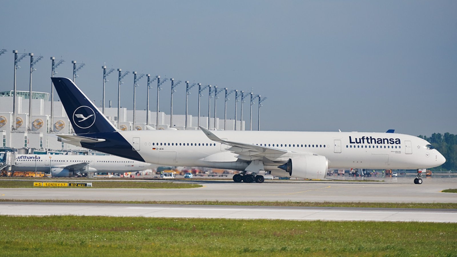 Nearly 1,000 Flights Delayed Across Europe As Winter Travel Disruptions ...