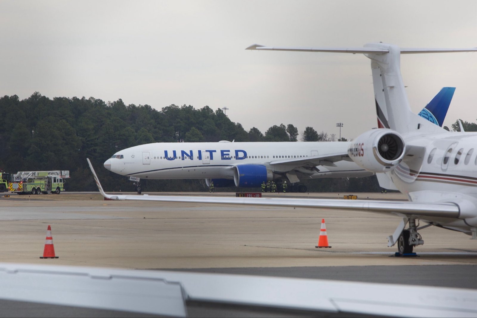 United 777 Makes Emergency Return To Dulles After Engine Malfunction ...